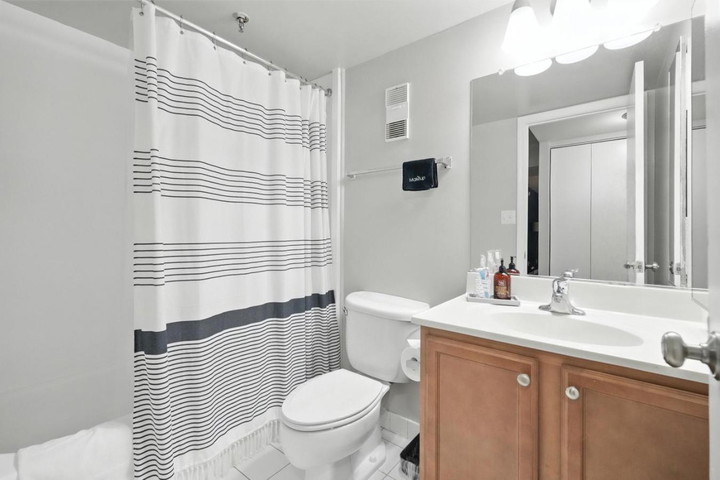 Dc Launchpad Sleeps 8 |King Bed, Balcony & Parking - National Harbor, MD
