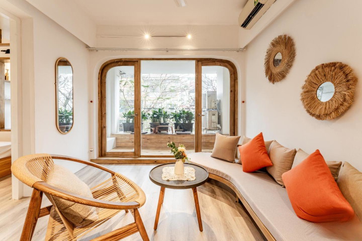 Sunny Old Quarter Apartment Near Train Street - Big Balcony, Kitchen- Self Check-in - Hanoi