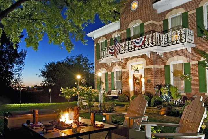 Cloran Mansion Bed & Breakfast - Illinois