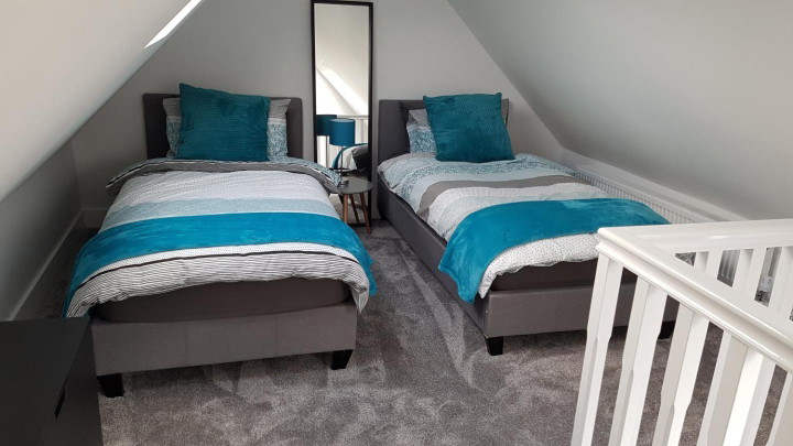2 Serviced Apartments In Childwall-south Liverpool - Each Apartment Sleeps 6 - Guernsey