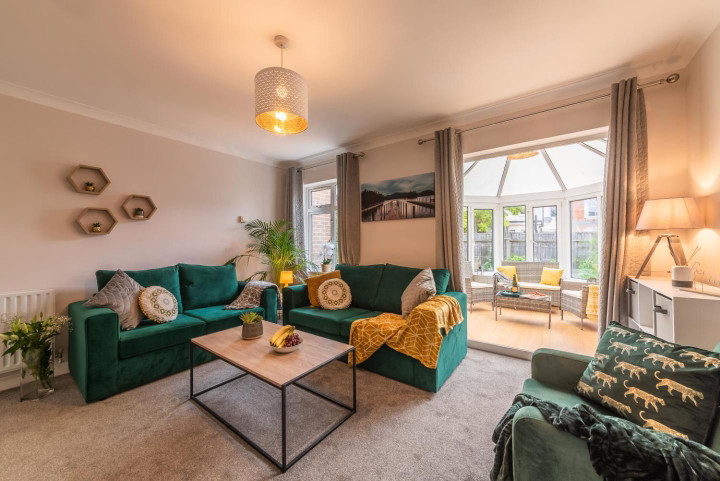 3 Bed Spacious Stylish House, Southampton - Off Road Parking & Private Garden - Sleeps 7, Close To City Centre - By Blue Puffin Stays - Southampton, UK