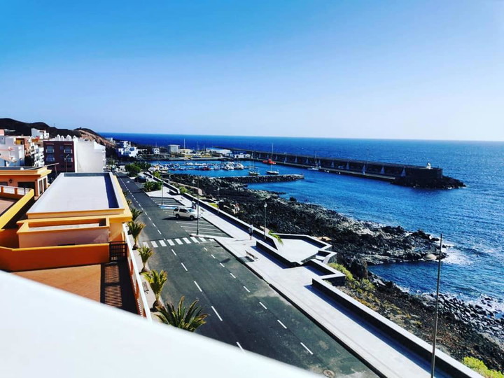Apartamento Con Maravillosas Vistas En Primera Línea - El Hierro
