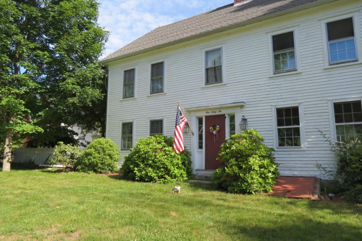 Timber Post Bed & Breakfast - Nashua, NH