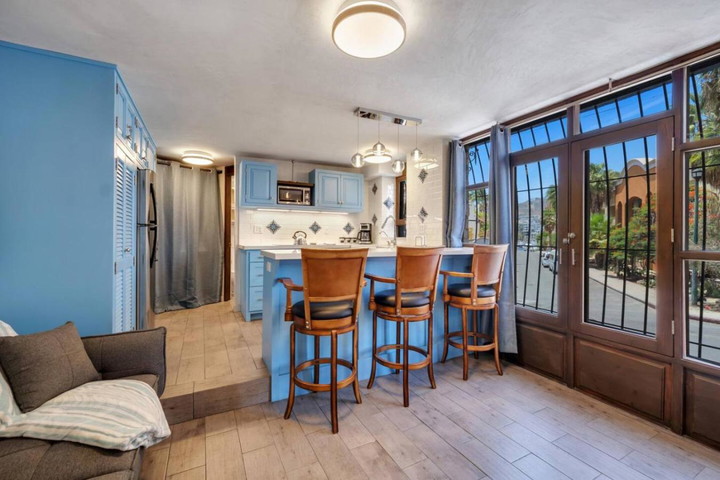Medano Beach Marina Downtown Walkable, Cozy - Cabo San Lucas