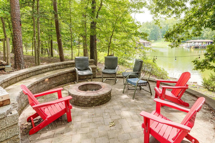 Waterfront Lake Anna Home W/ Private Dock - Lake Anna, VA