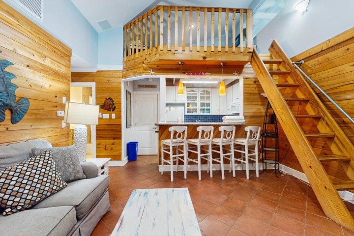 Cozy Coastal Condo With Loft Shared Pool And Beach Access - Apalachicola