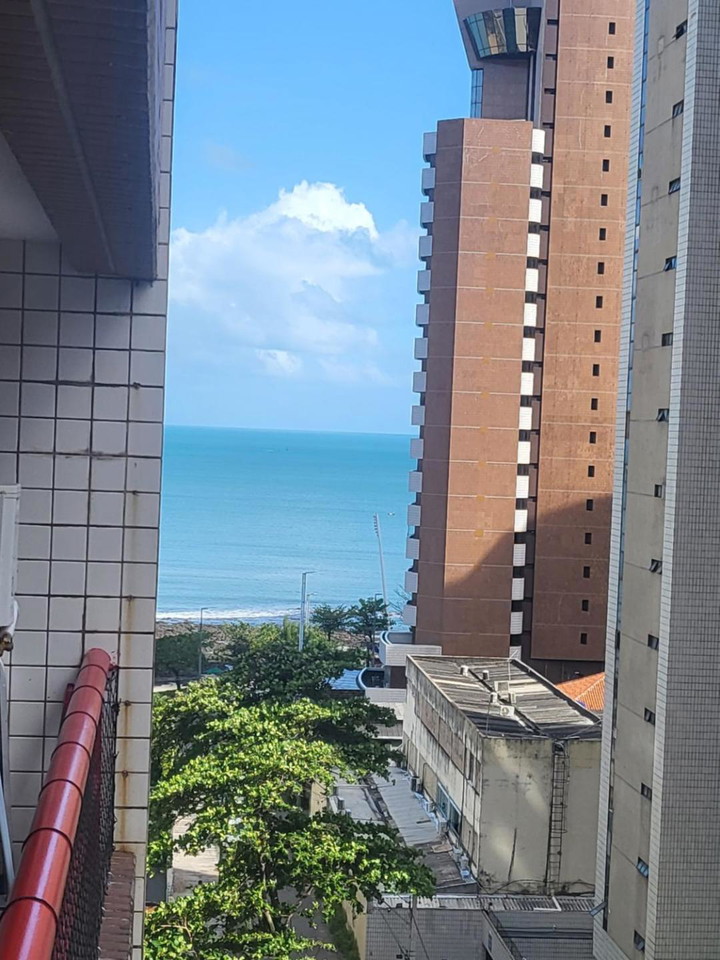 Apartamento Com Varanda Vista Lateral Para O Mar - Fortaleza