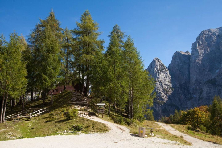 Erjavčeva Mountain Hut At Vršič Pass - Tarvisio