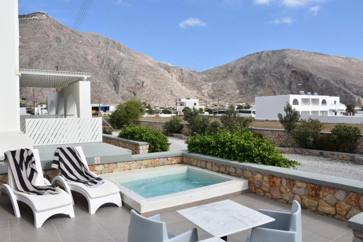 De_naxia Suites - Santorini