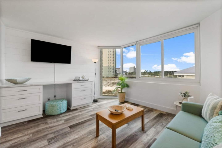 Top Of The Gulf 410 - Beach Front Resort Condo - Renovated Like New - Florida