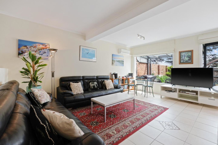 Black Dolphin Waterfront Apartment - Phillip Island