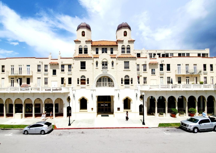 Cozy Studio In The Heart Of The Palm Beach Island - West Palm Beach, FL