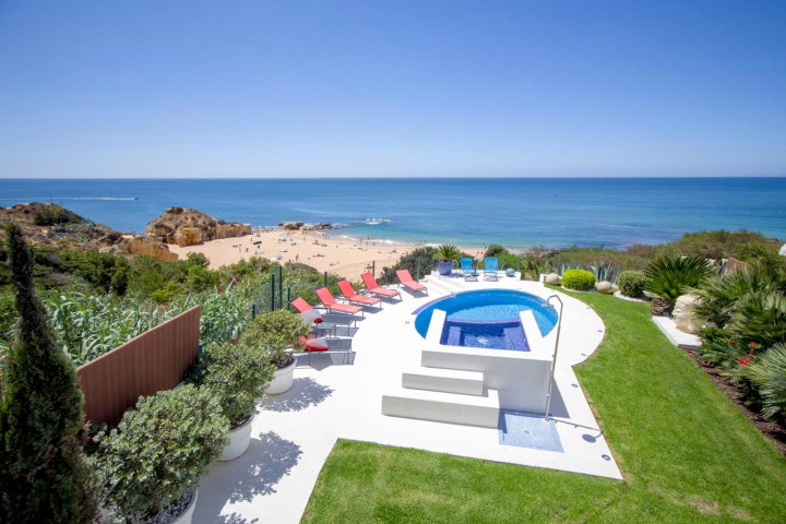 Beachfront Villa - Private Beach Access - Walk Everywhere Without Car - Pool & Jacuzzi - Albufeira