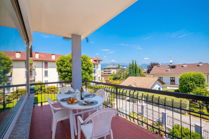 Residenza La Terrazza Di Dante: 2br Apartment With Sunny Terrace - Happy Rentals - Stresa