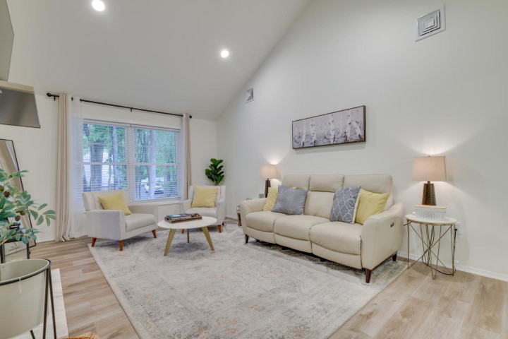 7 Mi To Camelback Mtn: Chic Penn Estates Home - Tannersville, PA