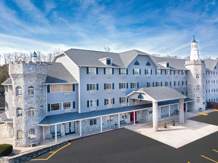 The Stone Castle Hotel & Conference Center - Branson, MO
