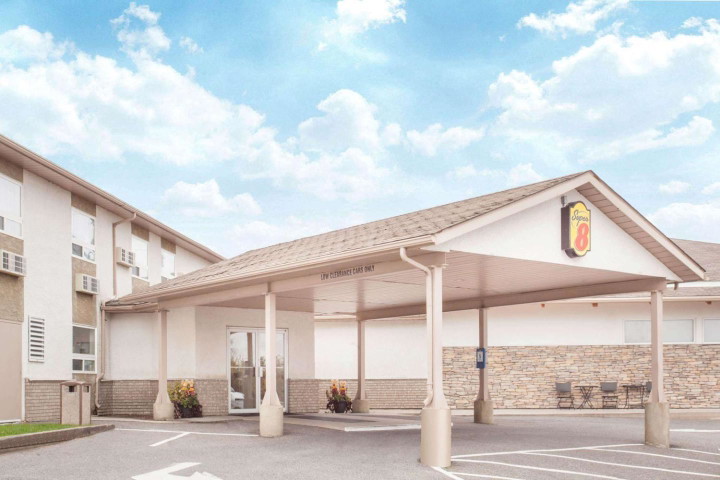 Super 8 By Wyndham Kenora - Kenora