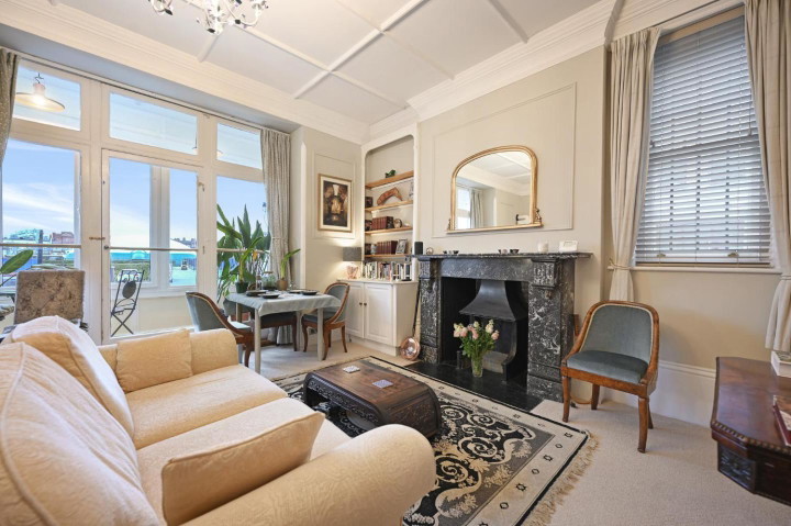 Beautiful One Bedroom Flat With Private Balcony 560sq Ft - Twickenham