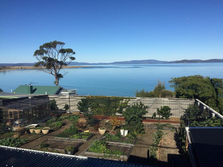 Absolute Waterfront With A Secret Garden - Hobart