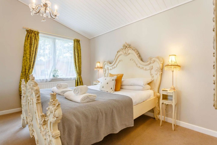 Romeo Lodge -