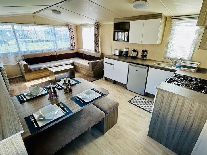 Charming Chamber With Spacious Relaxing Area - Hampshire