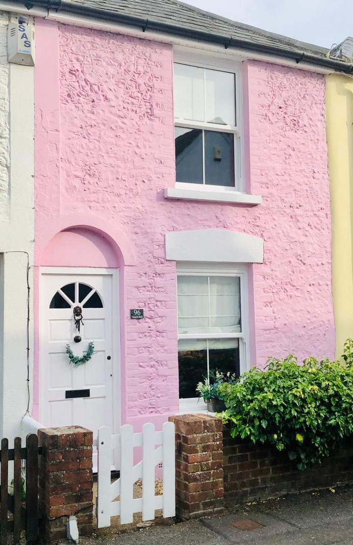 Pretty In Pink - Delightful, Cosy Chichester House - Hampshire