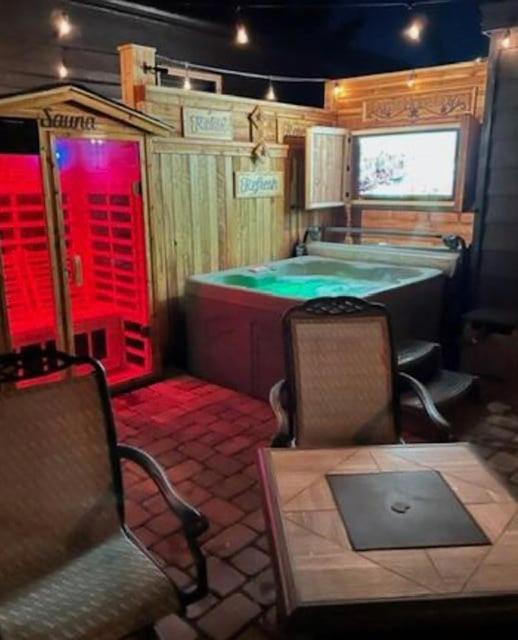 Romantic Couples Retreat - Tahoe Room - Sparks, NV
