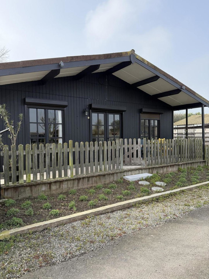 The Wooden Nest Jacuzzi & Lake View - Blankenberge