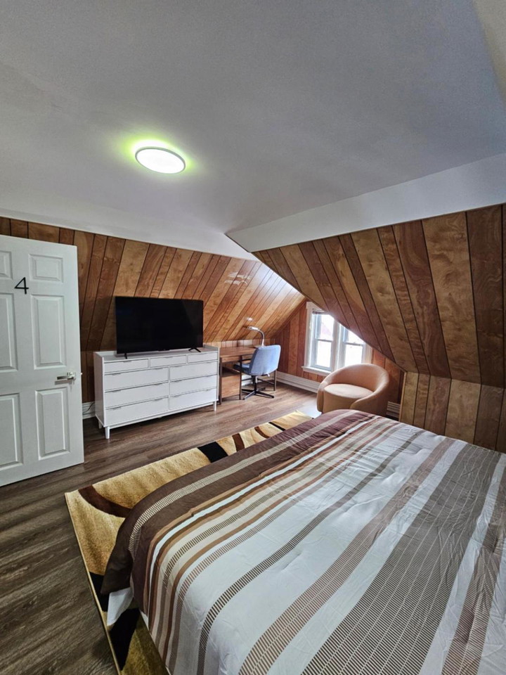 2br Retreat With King Loft, Near Downtown Hospital - Peterborough, ON, Canadà