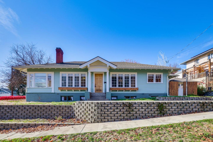 1 Mi To Pendleton Round-up: Historic 'Elnor' Home - Pendleton, OR