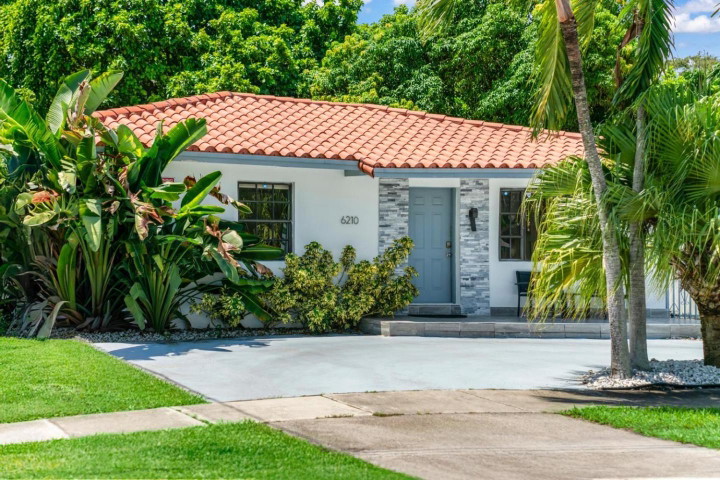 Luxury Vacation House In Miami’s Center! - Kendall, FL