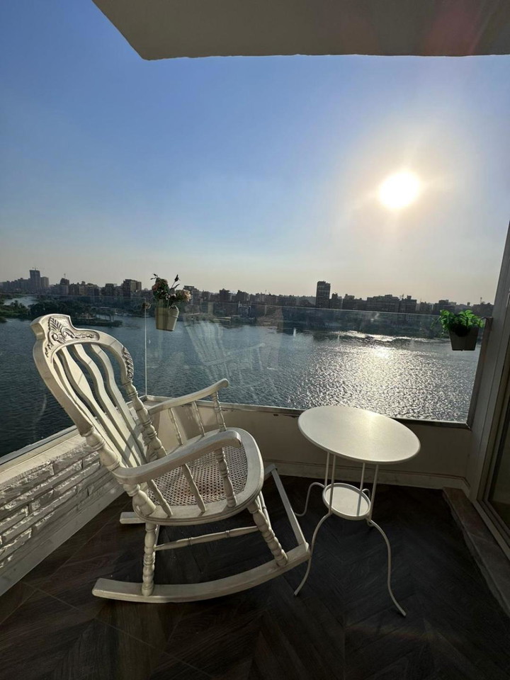 شقه فندقيه عائليه اطلاله على النيل بانوراما - Cairo