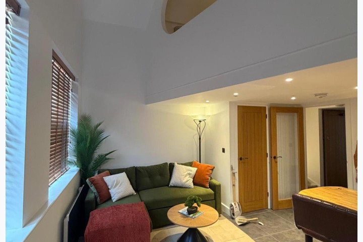 Bedford 1-bed Apartment Sleeps 4 With Parking - Bedford