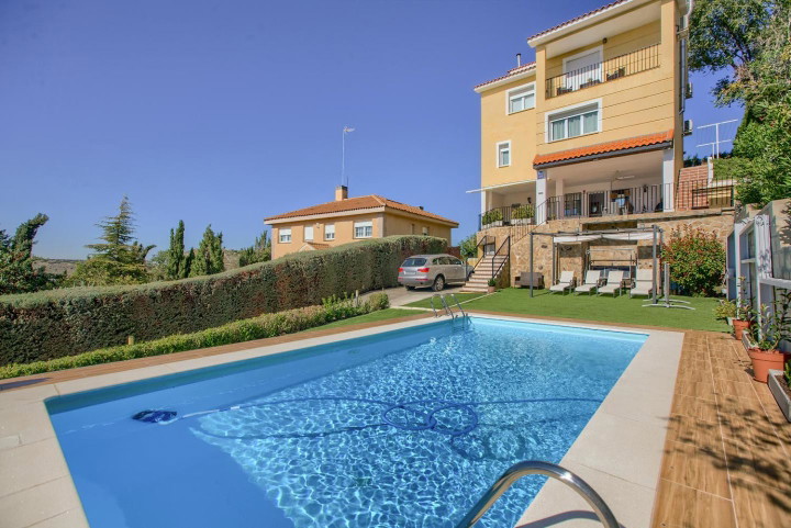 Chalet Con Piscina En Aranjuez - Aranjuez