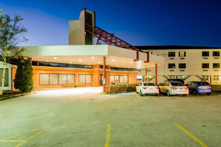 Sinbads Hotel & Suites - Canada