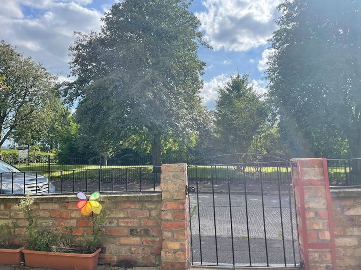 Lovely 2 Bedroom House Overlooking Park, Free Parking - Belfast