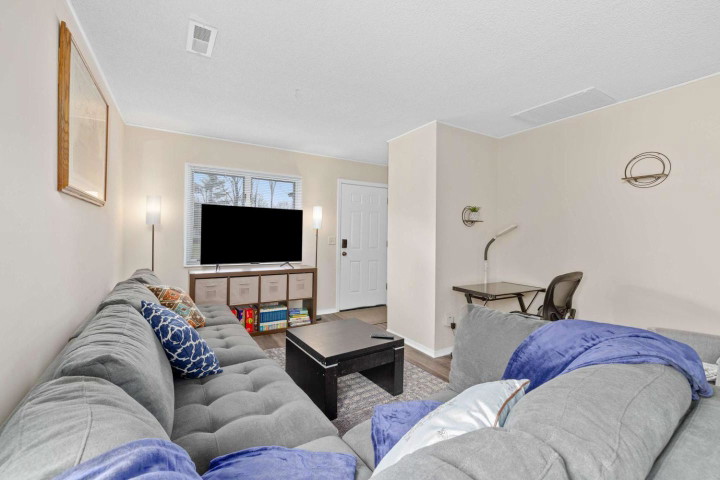 Cozy 2br - Condo -Near Zoo - Fast Wifi -Garage - Fort Wayne, IN
