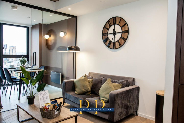 Mancunian Skyline Haven - Sleek & Cosy 1-bed Near Deansgate And Manchester City Centre - With City View - Ideal For Business & Leisure Stays By Parydise Properties - Oldham