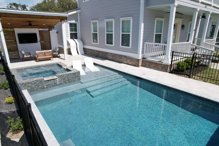 Walk To Beach With Heated Pool Spa Views & Oak Trees - Mississippi