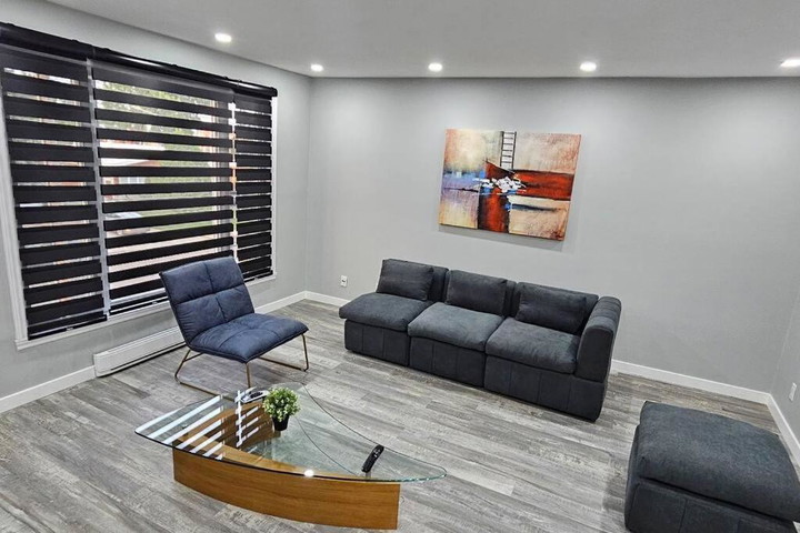 Spacious Bright Apt,parking And Self Check-in - Longueuil