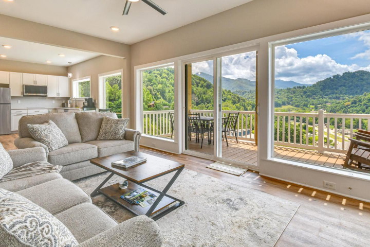 Smoky Mtn Getaway: Modern 2br/2ba W/stunning Views - Maggie Valley, NC