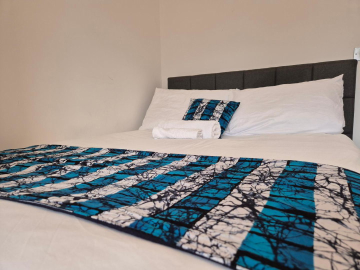 Double Room In A Shared 4 Bedroom Family Home In Broomfield - Chelmsford