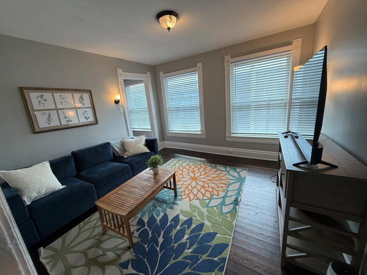 Old Westport Apartment With Charm And A Balcony - Kansas City, KS