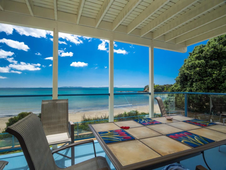 By The Bay Beachfront Apartments - Mangōnui