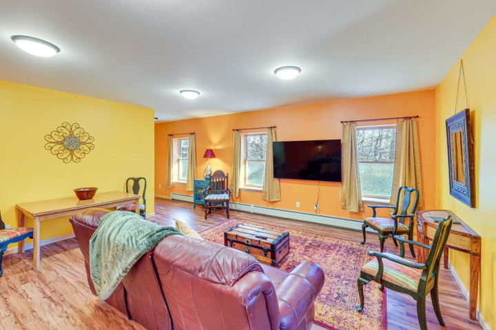 Near Historic Sites: Bright Hyde Park Guest Suite - Rhinebeck, NY