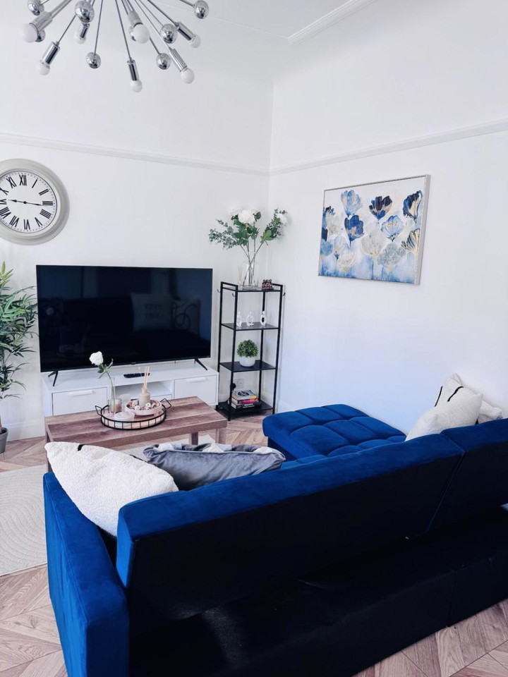 Stunning 4 Bed House In Liverpool With Parking - Liverpool, UK