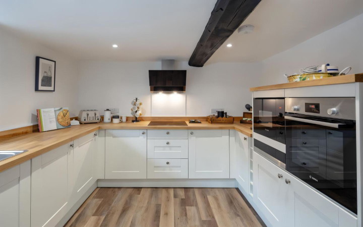 Stylish 2-bed 16th-century Apartment In Petersfield Town Centre, - Petersfield