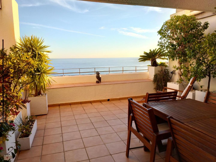 Piso En La Primera Linea Del Mar Con 2 Dormitorios - Benidorm