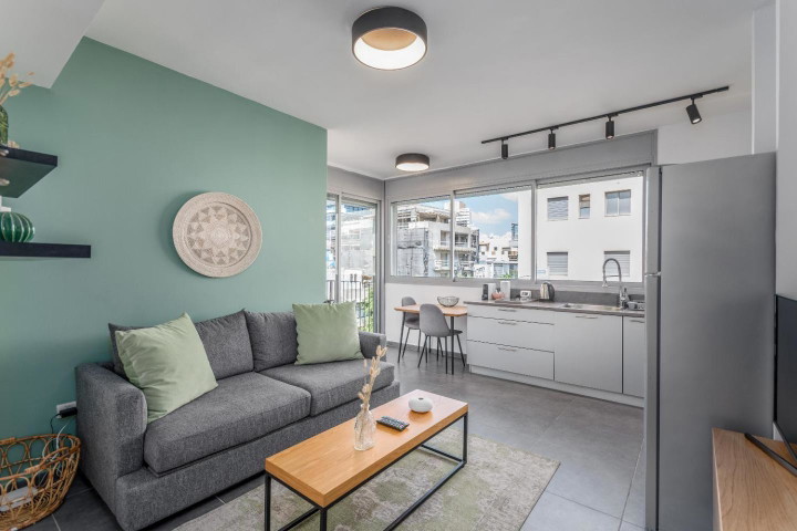 Bougrashov By The Beach 1 Bdr & Balcony - テルアビブ