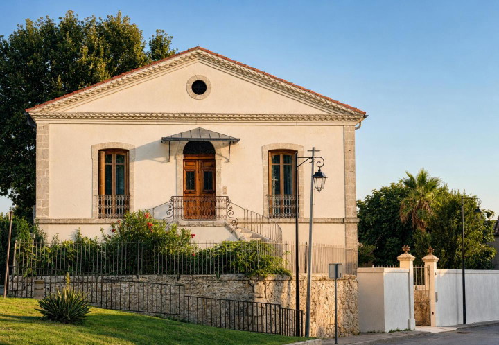 Le Palmier - ÉTablissement Para-hôtelier Avec Garage Privé Et Sécurisé Au Pied Des Remparts - Le Grau-du-Roi